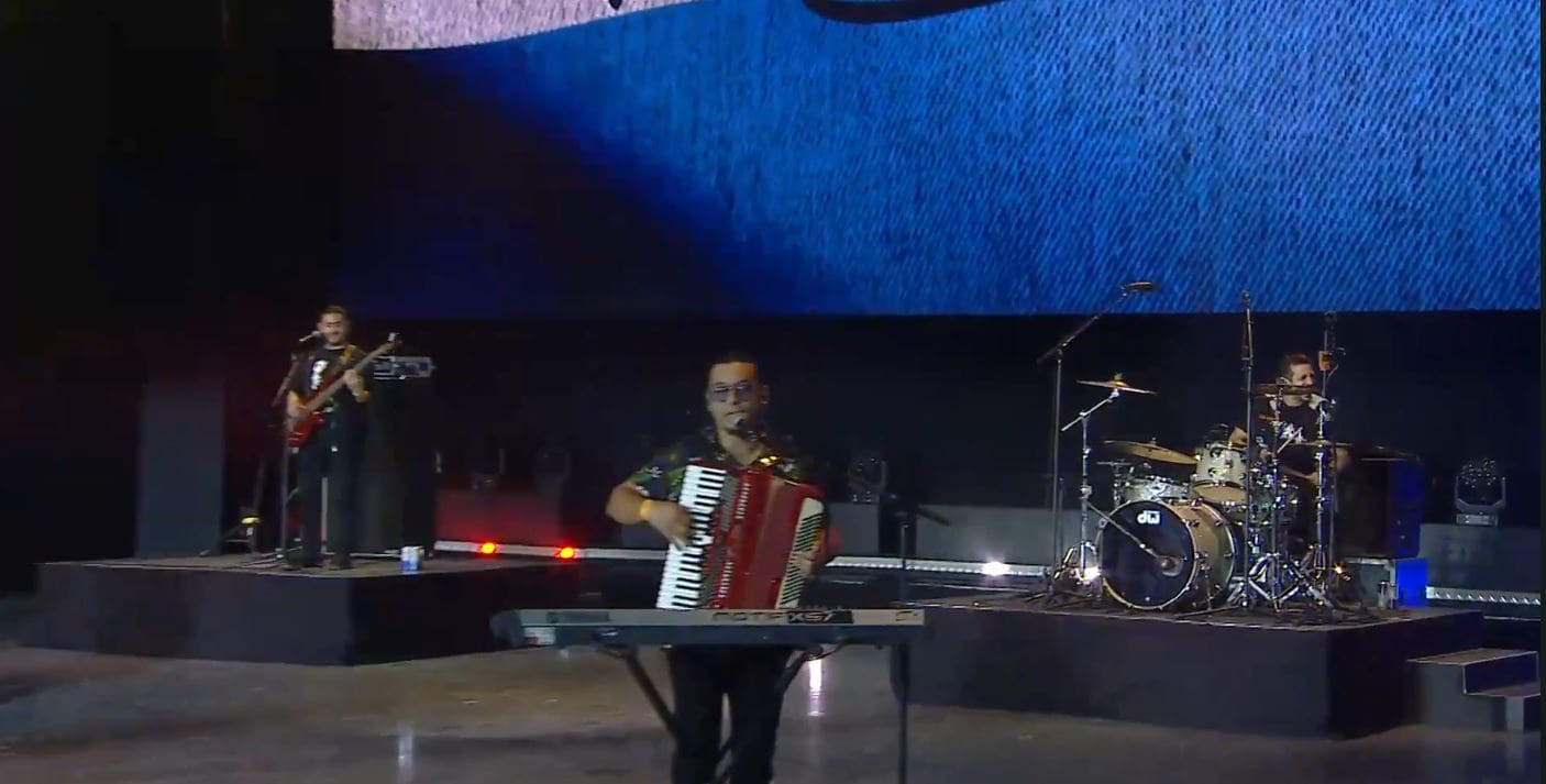 فلكور باراغواي الساحر يخطف قلوب الزوار في إكسبو