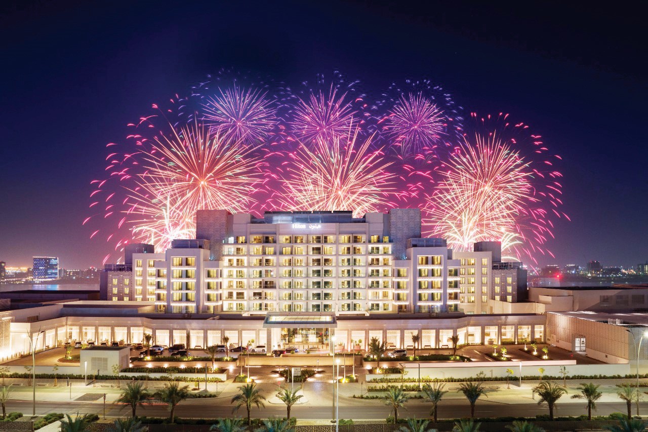 جزيرة ياس تستقبل 2023 بعروض مبهرة للألعاب النارية