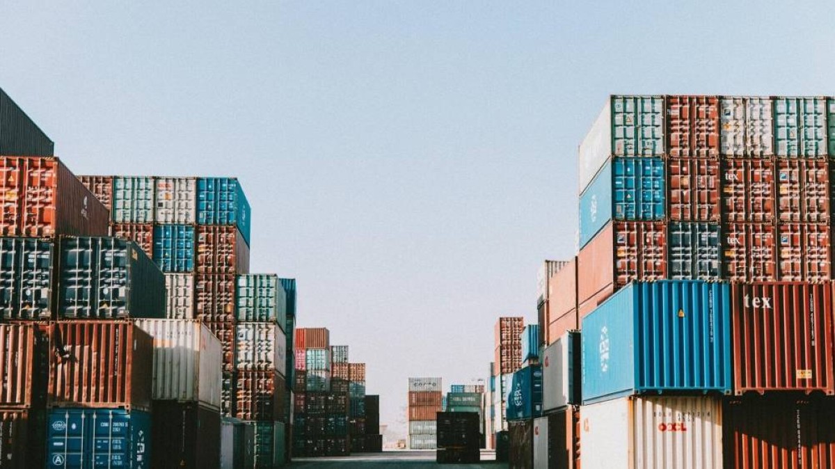 فرنسا تدعو أوروبا للرد بشكل حازم وموحد على رسوم ترامب الجمركية