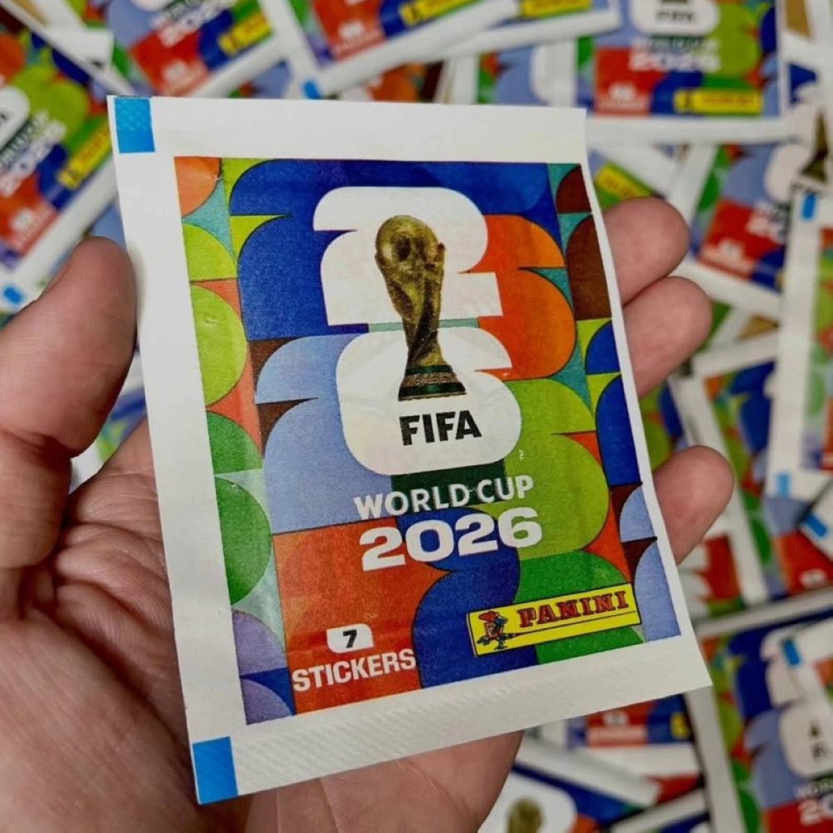 جمع ملصقات كأس العالم.. متعة تتطلب ميزانية ضخمة