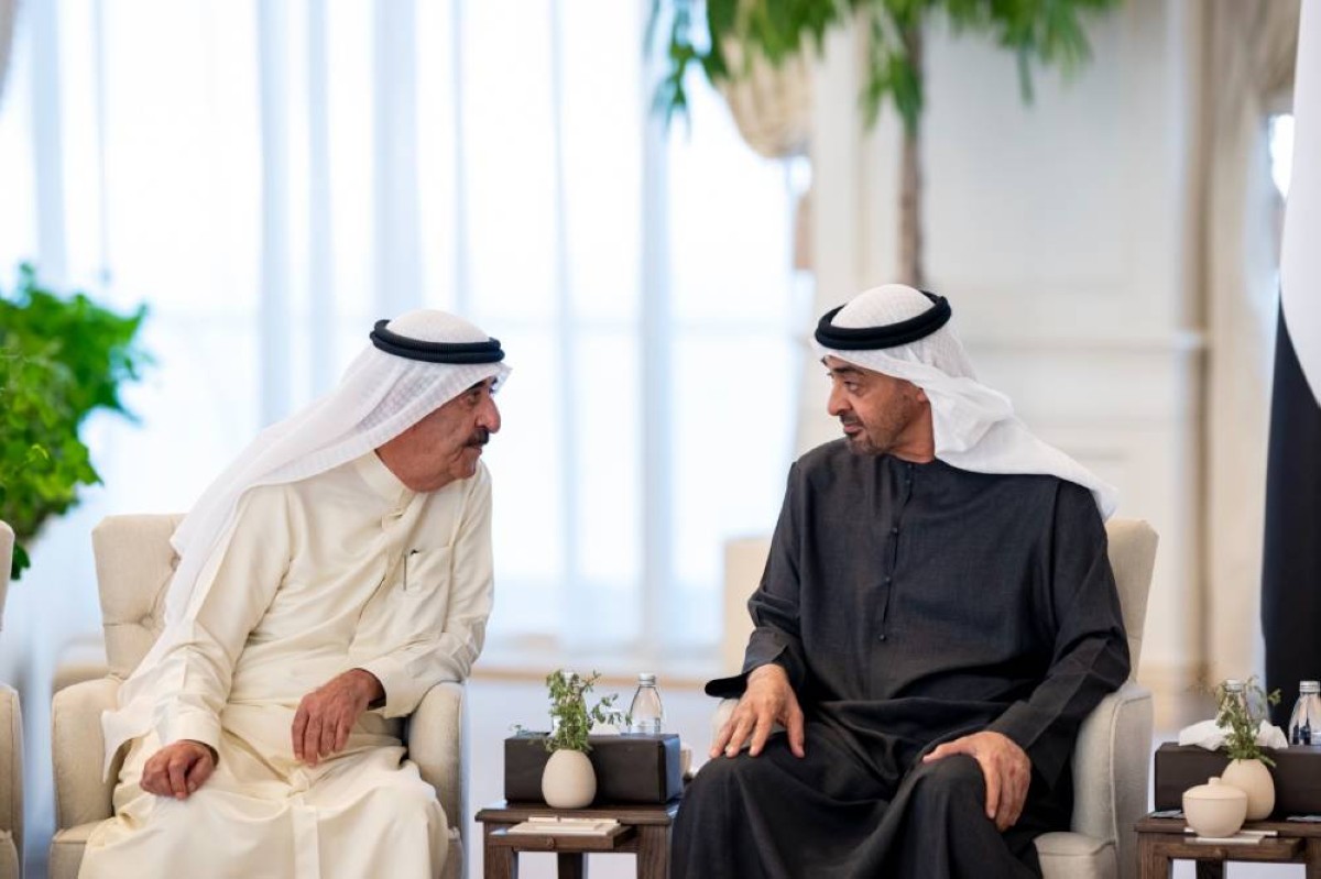 رئيس الدولة وحاكم أم القيوين يبحثان شؤون الوطن والمواطن